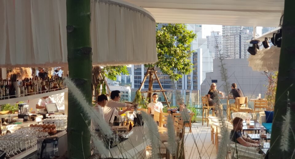 Entdecke das einzigartige Rooftop-Bar-Erlebnis im Herzen von Bangkok